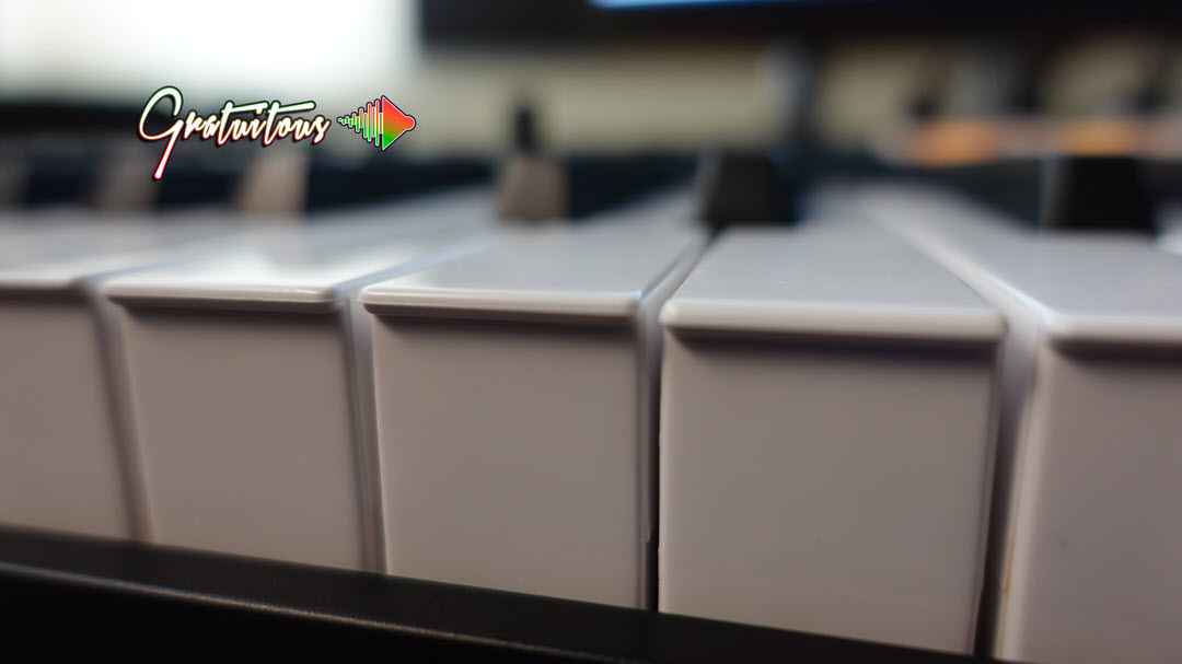 What is a MIDI Keyboard? | GratuiTous